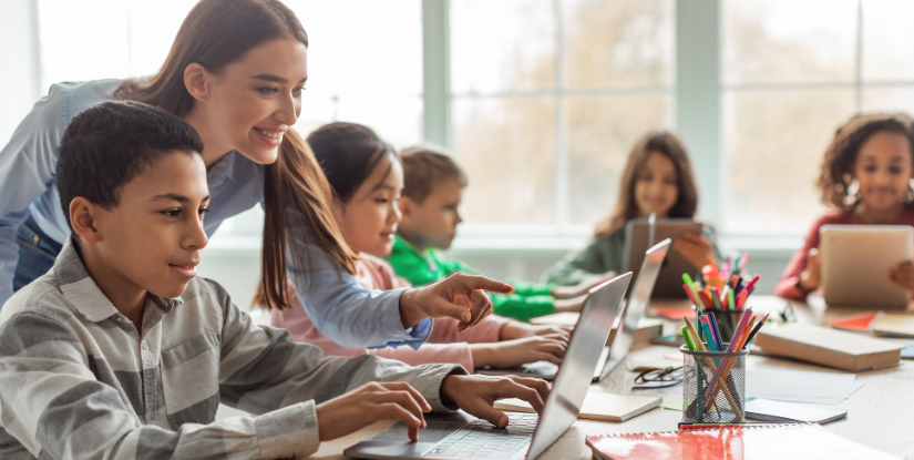Classe numérique : comment préparer ses élèves au futur et leur ...